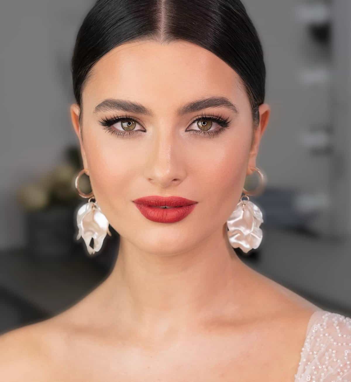 15 Stunning Red Lipstick Makeup Looks - Real Beauty School