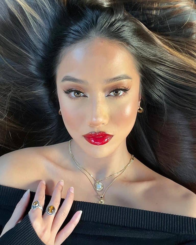 15 Stunning Red Lipstick Makeup Looks - Real Beauty School