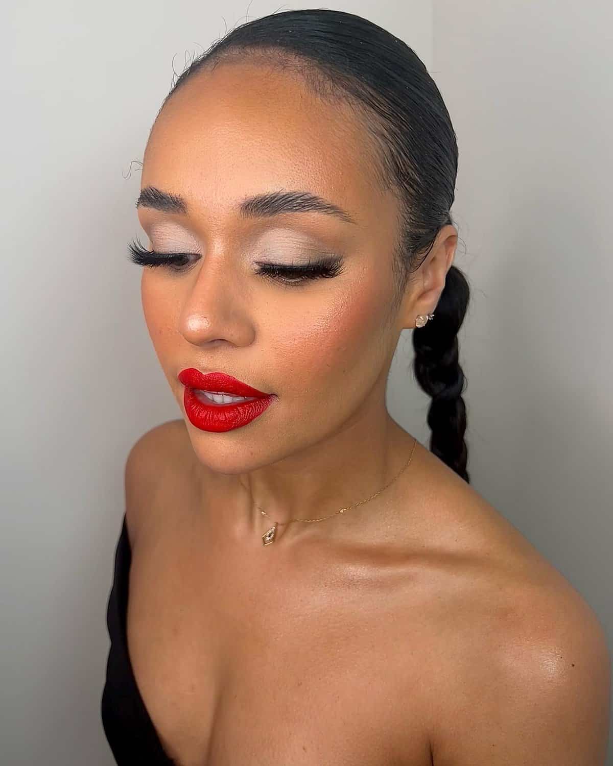 15 Stunning Red Lipstick Makeup Looks - Real Beauty School