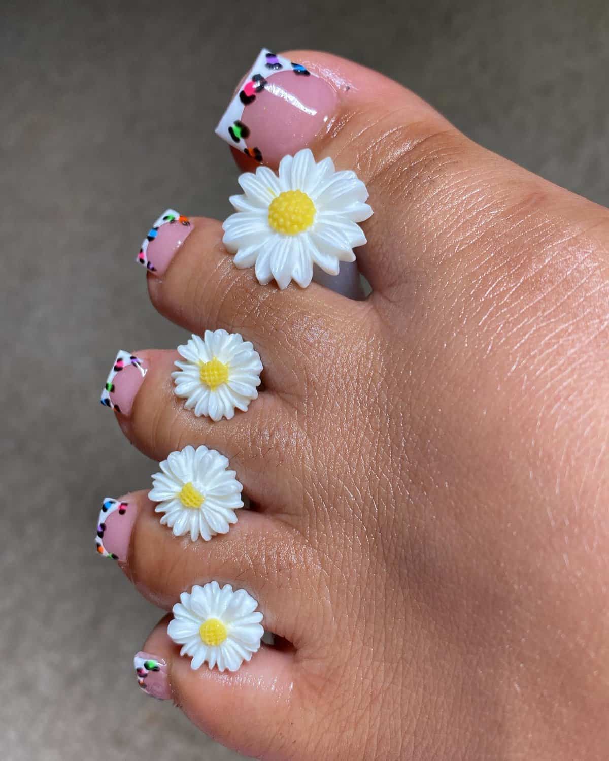 21+ Cutest Summer Toe Nails Everyone is Obsessed With - Real Beauty School