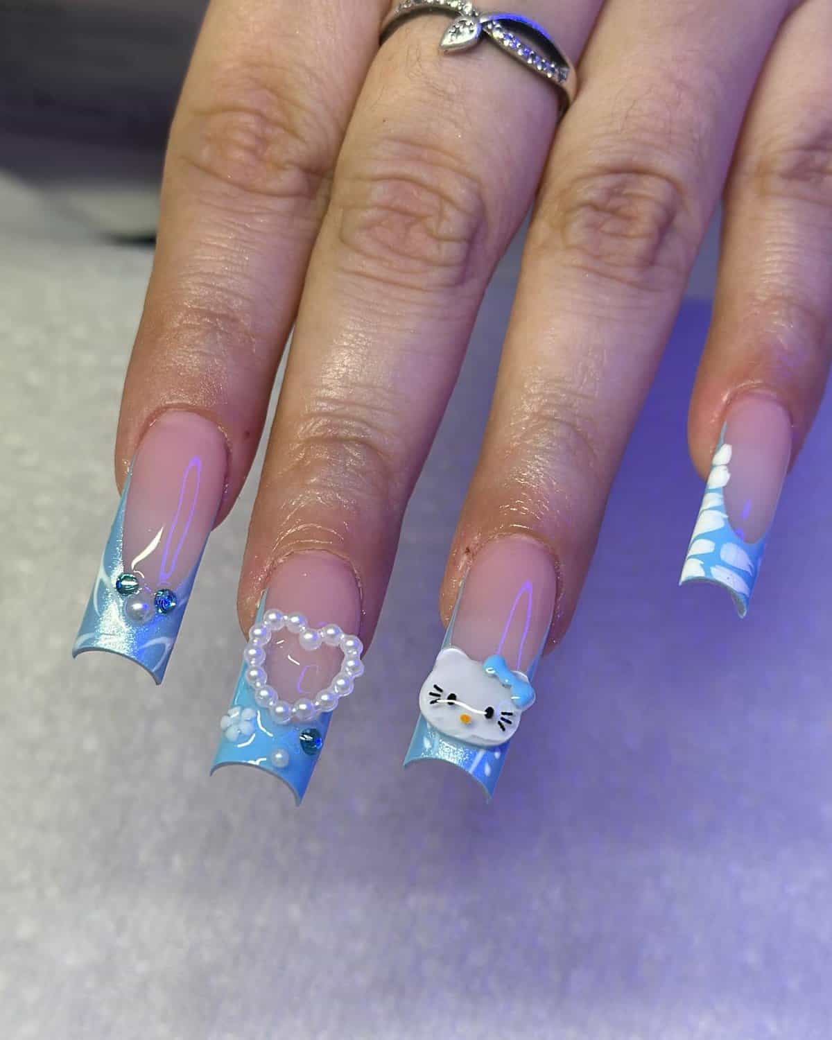 25 Gorgeous Hello Kitty Nail Designs to recreate for your next Nails ...