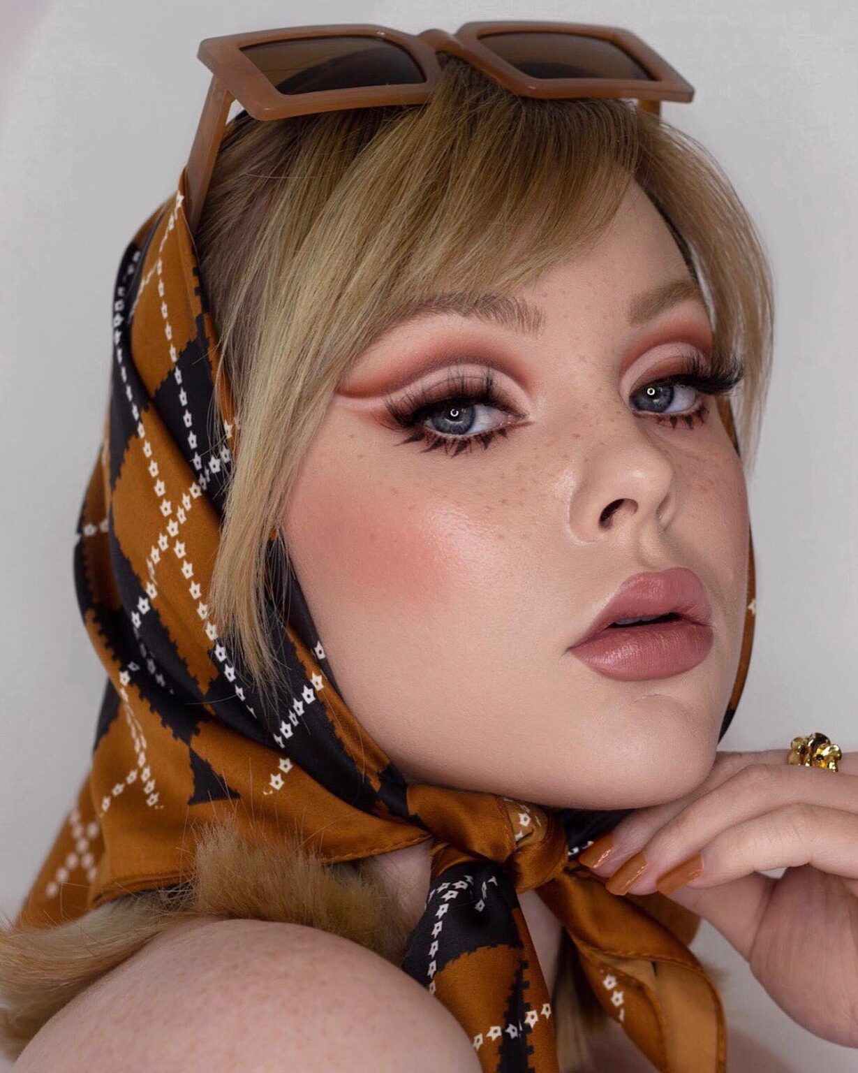 Disco Makeup: 1970s makeup & How to achieve the look - Real Beauty School