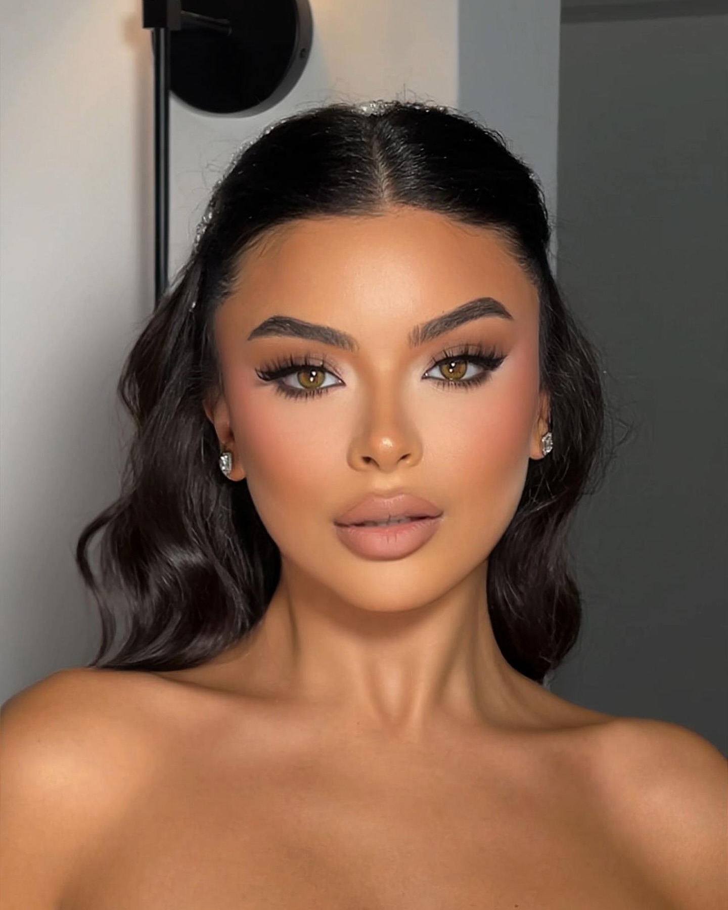 5 Flattering Makeup Ideas to Define and Enhance Round Faces - Real ...