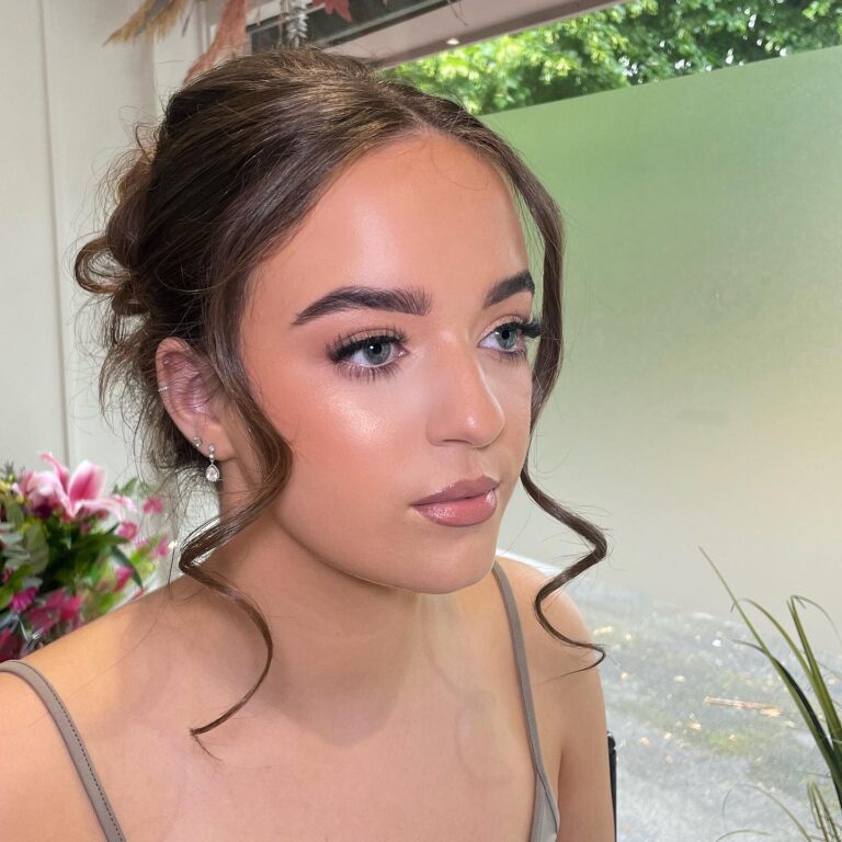 15 Cute and Easy Prom Makeup Ideas You’ll Love - Real Beauty School