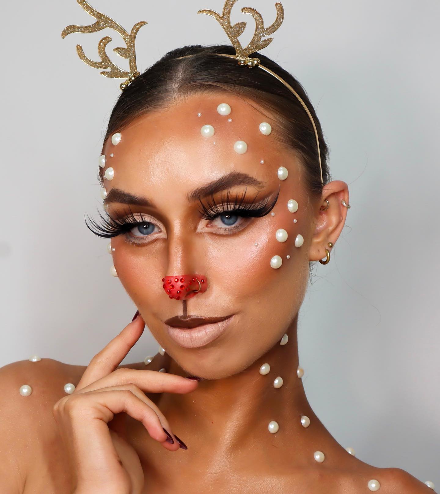 10 Stunning Reindeer Makeup Ideas to Try This Holiday Season - Real ...